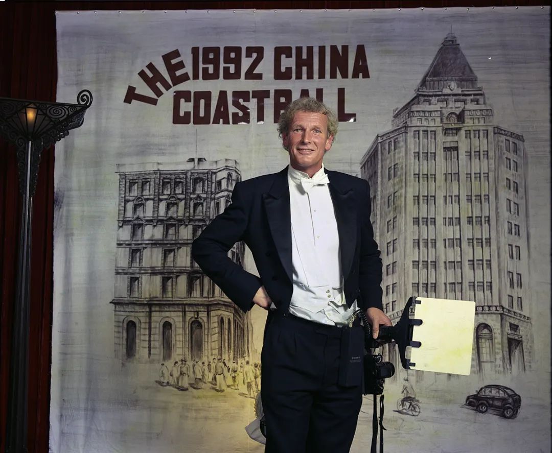 万物生长的时代 : 上海影像1990-93 | 荷兰摄影家罗伯特·凡德·休斯特(1)上 - 经济观察网 － 专业财经新闻网站